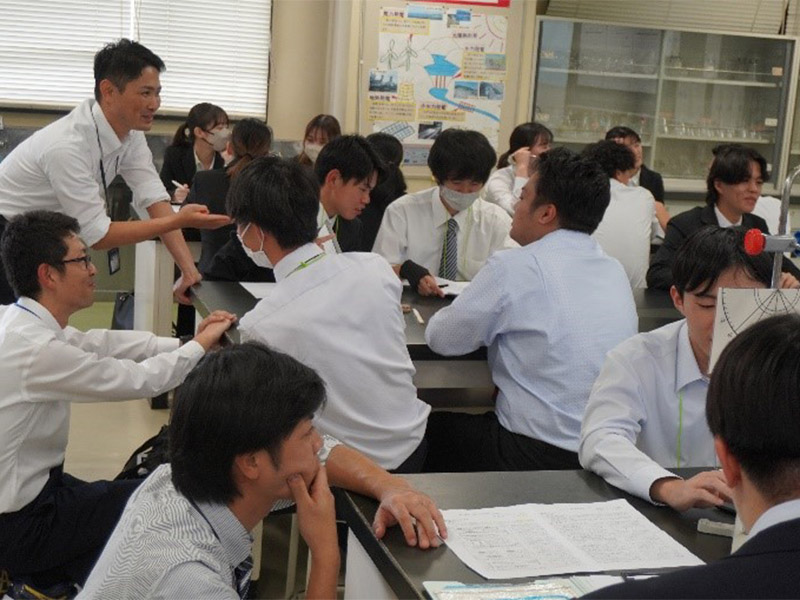 児童学科鮫島ゼミ、鹿児島大学教育学部附属小学校で理科授業研究｜福祉社会学部｜IUK NEWS｜鹿児島国際大学